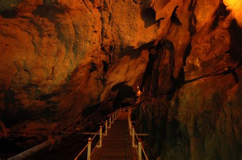 Gua Kelam Kelam Cave Perlis Tourist And Travel Guide Malaysia