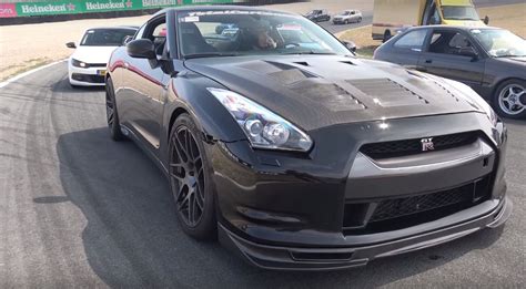 1000 Hp Nissan Gt R Drag Races 900 Hp C3 Corvette The Fight Is Brutal