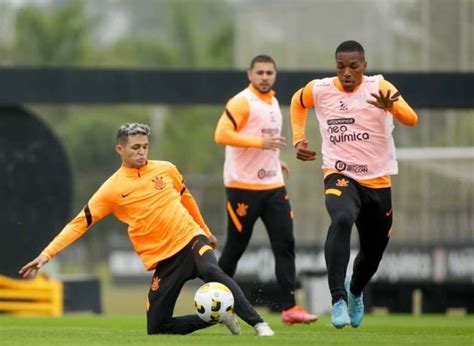 Volante chega ao último dia de contrato e deixa Corinthians de graça