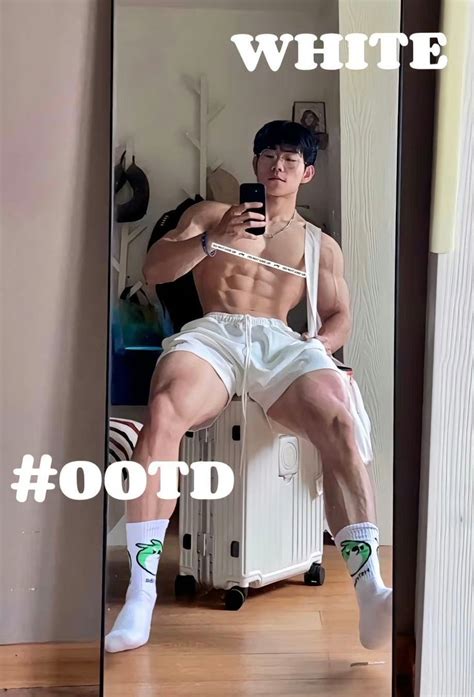 男神传送门 On Twitter 对白皮白袜肌肉男没有抵抗力，谁知道这个是谁，知道的请开门。 （有需要补剂、伟哥、r的也可以私信联系）