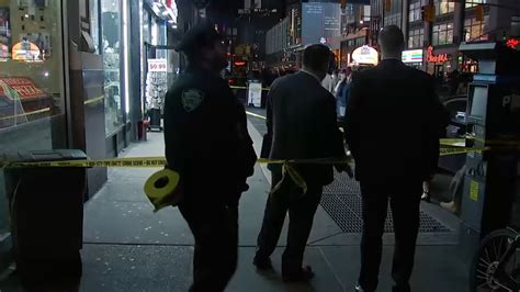 Midtown Stabbing Teen Stabbed Above Eye In Manhattan Police Searching