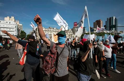 Organizaciones sociales políticas y gremiales marcharon contra la