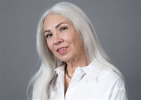 30 Hottest Long Hairstyles For Women Over 60 Trendy In 2024