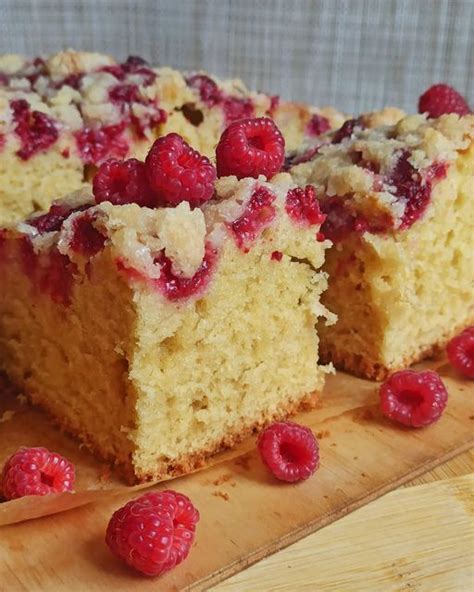 on Instagram ŚMIETANOWE CIASTO Z MALINAMI I KRUSZONKĄ Przepis