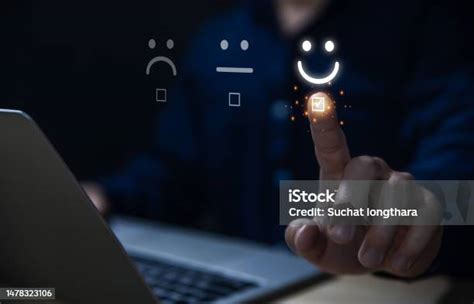 행복한 웃는 얼굴 아이콘에 확인 표시를하십시오 고객 리뷰 서비스 만족도 조사 개념에 대한 스톡 사진 및 기타 이미지 개념 검사 보기 경영자 Istock