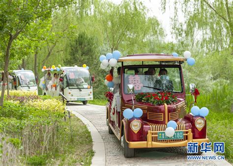 甘肃张掖：相约520 20对新人喜结连理 新华网甘肃频道