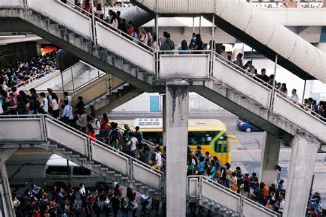 Pila Sa MRT North Ave Umabot Hanggang Sa Kalapit Na Mall ABS CBN News