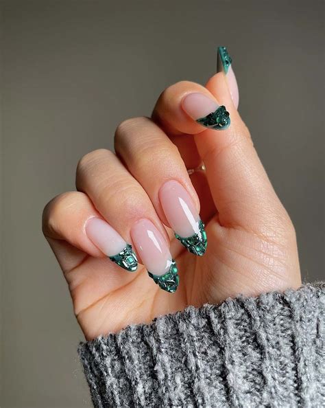 25 Emerald Green Nail Ideas That Will Steal Your Heart Allure Of Beau