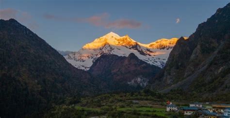云南旅游的5大线路，自驾看三景：梅里雪山、普者黑、西双版纳腾讯新闻