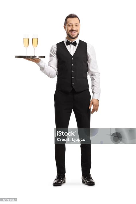화이트 와인 잔과 트레이를 들고 쾌활한 웨이터의 전체 길이 초상화 벨보이에 대한 스톡 사진 및 기타 이미지 벨보이 서비스 전신 Istock