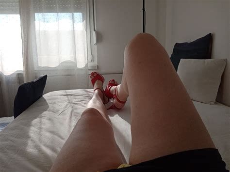 Milf Tranny Shows Off Her Slender Legs In Red Heels While Ma 5 Pics