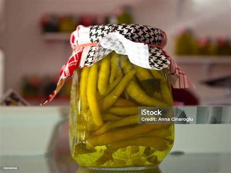 채소고추 토마토 피 클과 절인 오이 유리 직물 커버와 항아리 과일에 대한 스톡 사진 및 기타 이미지 과일 레스토랑 마늘 Istock