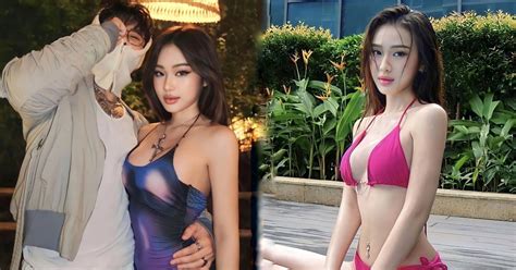 Bạn Gái Wokeup Trông Thu Hút Tự Tin Khoe đường Cong Nóng Bỏng Báo