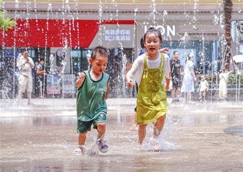 高温红色预警气温超41℃，武汉到底热到啥程度，你敢想象蓝都那一缕酷暑