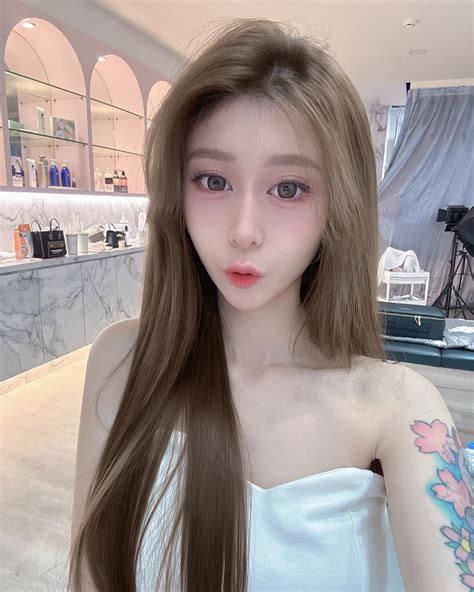 陳依 放鬆身心，焕發新生 🌟 一次放鬆，無限美好！讓自己徹底釋放壓力，重拾活力，從頭到腳的全方位療癒，專屬您的放鬆時光等您來體驗！ 💆‍♂️ 全身深層舒壓 釋放全身壓力，重拾活力！ 💆