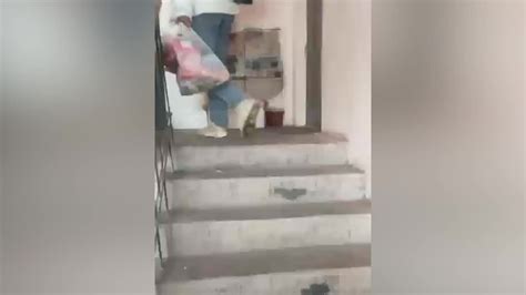 儿子当兵4年首次回家探亲，妈妈瞬间泪目凤凰网视频凤凰网