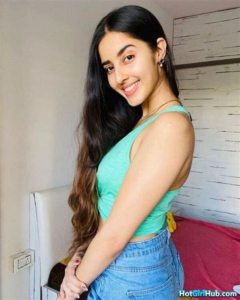 Simrat Kaur Hot Photos Indian Actress Sexy Pics Photos