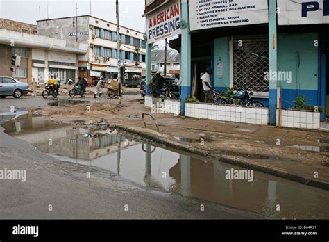 Saison Des Pluies En Afrique Cameroun Douala Photo Stock Alamy