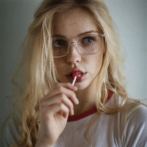 Imgur The Magic Of The Internet Nerd Aesthetic Girls With Glasses Nerd Girl