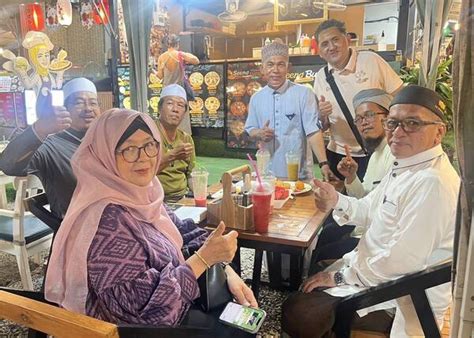 ซีน่า พิซซ่า เบอร์เกอร์ เเอนด์ ฮาลาล ฟู๊ด จัดเลี้ยงอาหารต้อนรับต้อนรับ