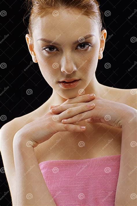 Muchacha Pecosa Hermosa Foto De Archivo Imagen De Estilo 15409908