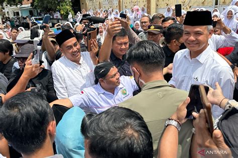Ganjar Tidak Mempermasalahkan Pertemuan Jokowi Dengan Kepala Desa ANTARA News