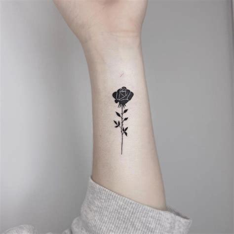Tatuajes De Rosas En La Parte Interna Del Muslo