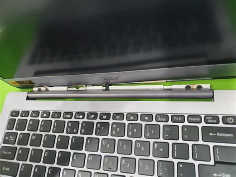Laptop Hinge Broken Can It Be Repaired