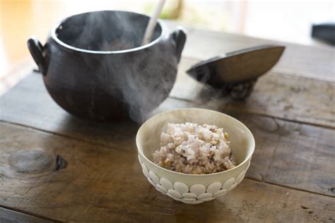 もち麦ごはんの炊き方を解説！炊飯器・鍋の場合は？割合別の水分量も！ 調味料辞典