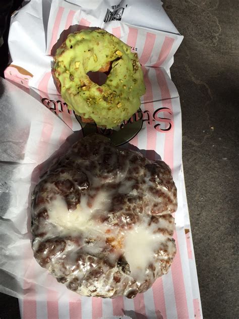 The Donut Review 4 Bakeries 11 Donuts And 1 Nononsensetour By