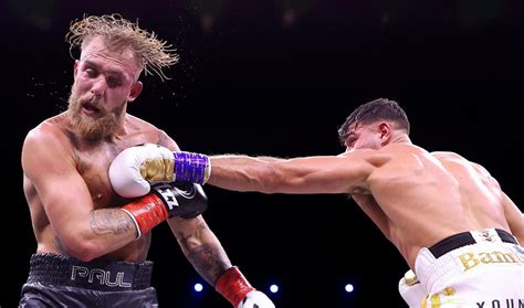 Tommy Fury Outboxes Jake Paul To Win Split Decision Yahoo Sports