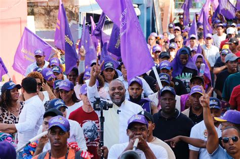Diputado peledeista Luis Henríquez cierra campaña apoyado por jóvenes