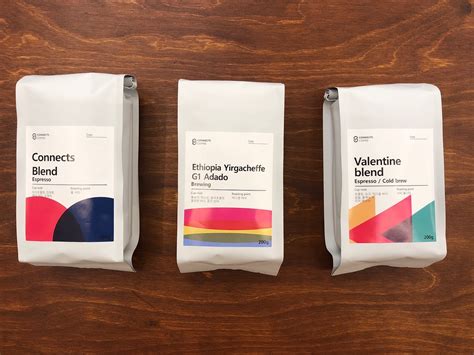 커넥츠커피 원두 패키지가 완성됐습니다 이제 예쁜 봉투에 담아드릴게요 스토어팜에서도 구매 Facebook