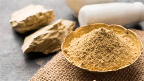 Home Remedies For Clear Skin কাঁচা দুধে চন্দন আর গোলাপবাটা এভাবে
