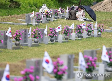 419 묘지 유공자 가족들 연합뉴스