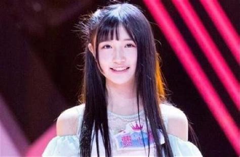 4歲出道6歲上春晚，因長相惹爭議出國，今17歲回國美得不敢認 每日頭條