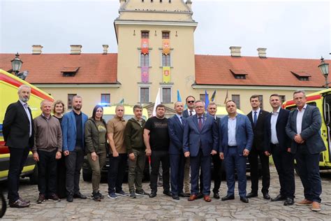 Карети швидкої допомоги з Польщі на Львівщину прибула гуманітарна