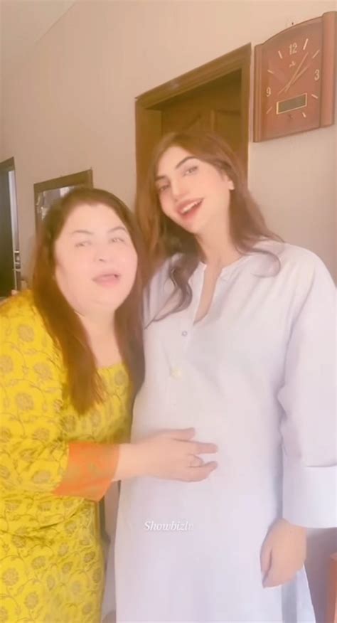 Mariam Ansari Shares Good News With Fans Reviewitpk