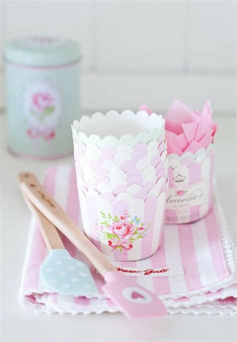 Нежный декор для сладкого стола The