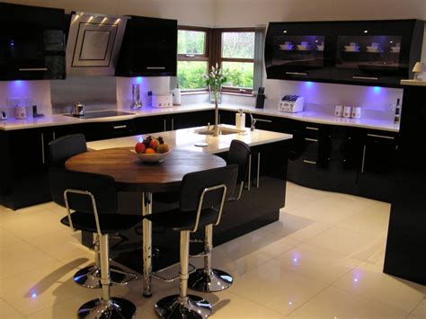 Cuisine noire et bois en idées de design d intérieur