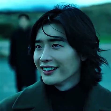 بخصوص فخامة لي جونغ سوك هنا🖤🔥😩 فيلم الساحرة جزء2 Youtube