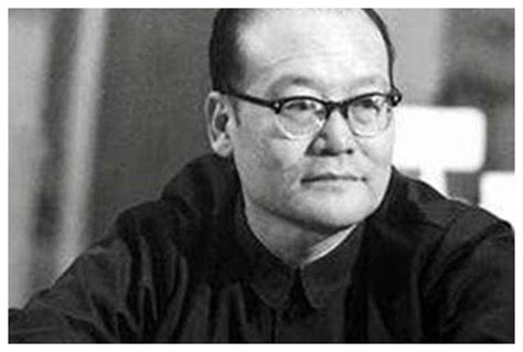 1951年，纪登奎登上专列汇报工作，他说自己被整了两次毛主席许昌宣传