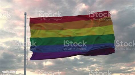 깊은 극적인 하늘에 대한 바람에 흔들리는 Lgbt 자부심의 현실적인 깃발 3d 렌더링 0명에 대한 스톡 사진 및 기타 이미지