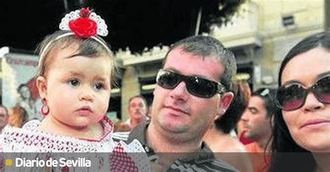 La Feria En Brazos De Alguien Y Vestidas De Gitana