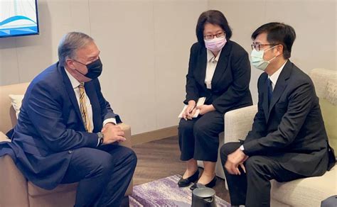 陳其邁會晤送美濃清酒 龐培歐大讚「可以與夫人共飲」