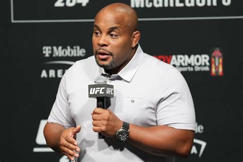Daniel Cormier Opina Sobre Cómo Alex Pereira Puede Pelear Por El Puesto De Goat Del Mma Ag