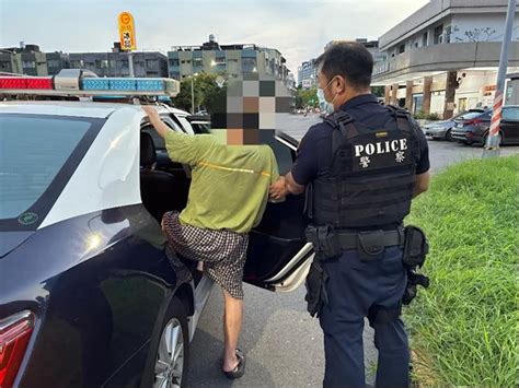 翁失智自行從醫院搭車離開小港警暖心協助返家 人聞財經報