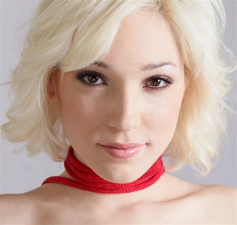 Lily Labeau Scrolller