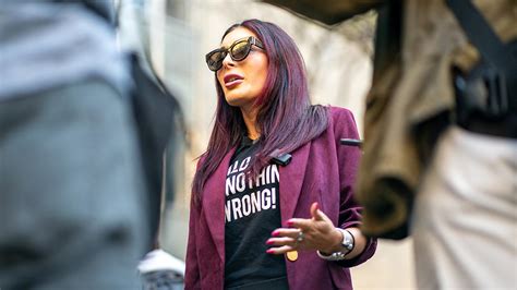 Trump Defends Far Right Activist Laura Loomer Nbc New York