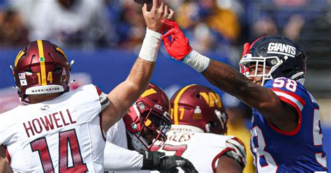 포토 태극기 헬멧 쓴 美 미식축구 선수